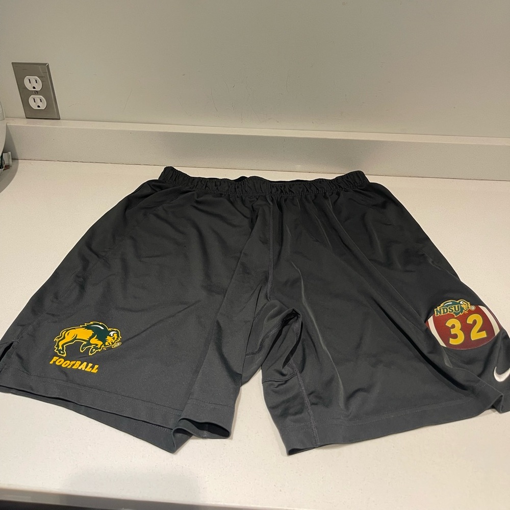 Nike Xlarge #32 Ndsu Bison Football Player Shorts Dar… - Gem
